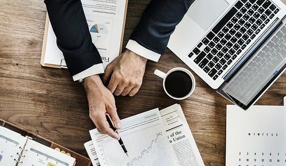 Comisión de gestión - Definición, qué es y concepto | Economipedia